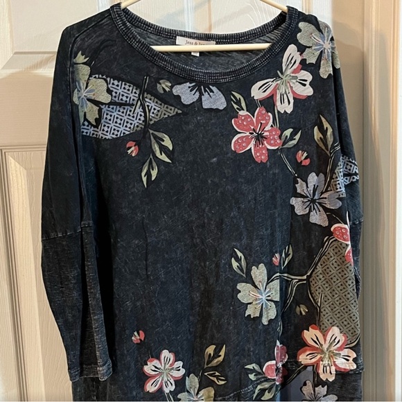 Jess & Jane | Sweaters | Jess Jane Floral Sweater | Poshmark